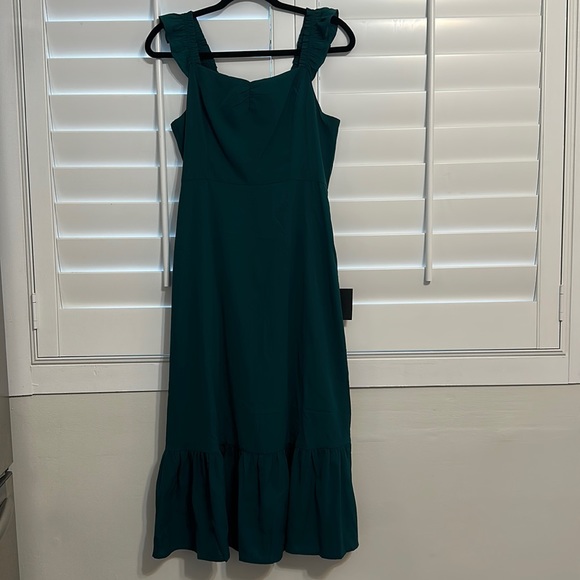 Lulus | Dresses | Lulus Emerald Green Ruffled Midi Dress | Poshmark